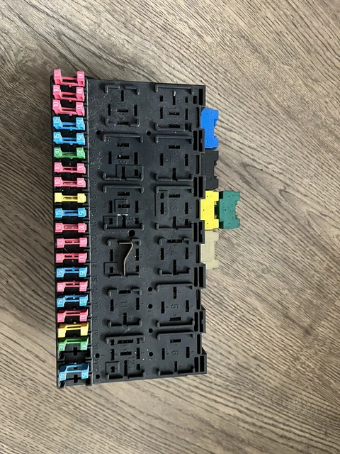 VW VOLKSWAGEN RELAY Fusebox Fuse box CE2 Caddy Golf MK2 Mk3 T4 ...