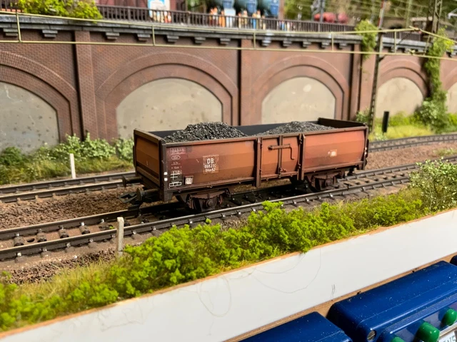 ROCO 46010, OFFENER Güterwagen mit Echtkohle der DB, gealtert EUR 49,38 ...