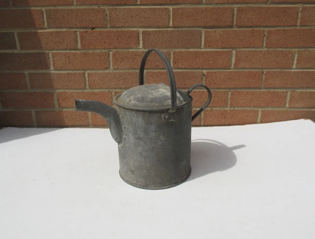 VINTAGE STUBBY SPOUT galvanised metal 1 & 1/2 gallon watering can prop ...