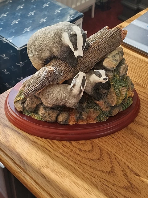 BORDER FINE ARTS Forest Family (Badger Family) A0403 In Original Box £ ...
