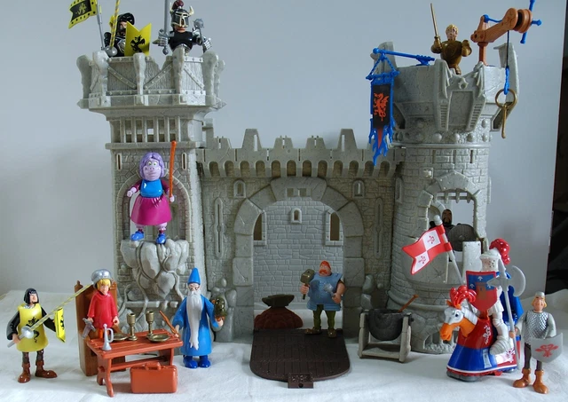 DISNEY SWORD IN the Stone Castle & 11 Figures Merlin Mim Arthur ...