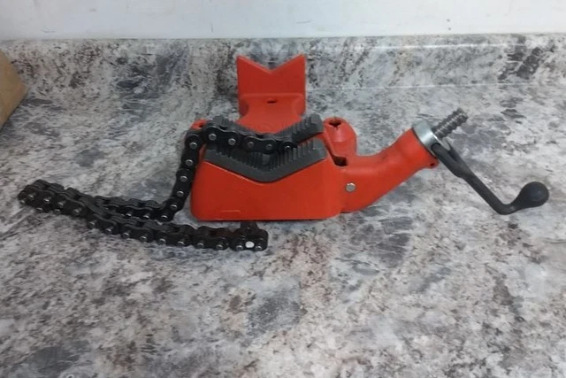 RIDGID BC810A 0.5 In to 8 In Pipe Size Range Bench Chain Vise £330.74 ...