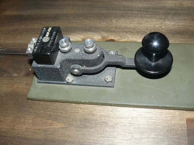 BENDIX RADIO NAVY Flameproof Morse Code Key MT-11B WWII mounted vtg ...