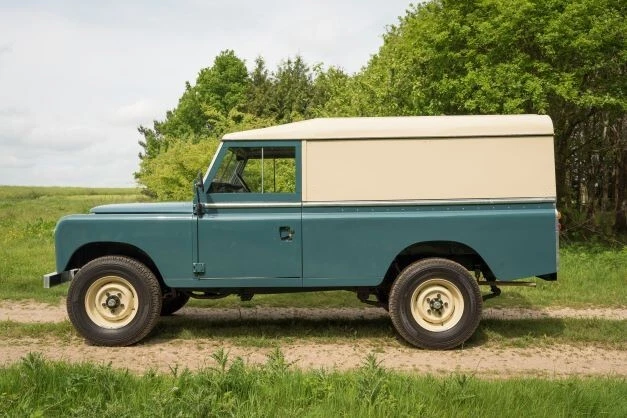1980 LAND ROVER series 111 109 - 2.25 Petrol - full restoration LHD £ ...