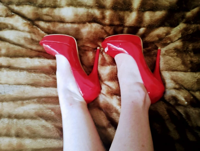 FOOT FETTISH RED Stilettoes Worn For Numerous Days/Female Pheromones £ ...
