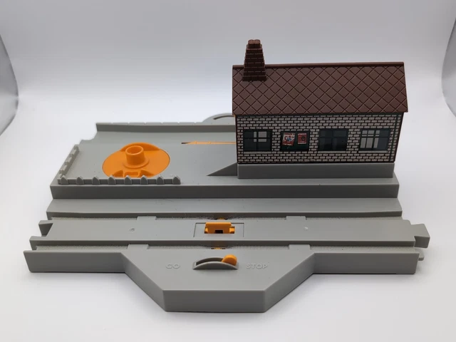 THOMAS THE TANK Engine Trackmaster Caroline Stop &Go Station TOMY NO ...