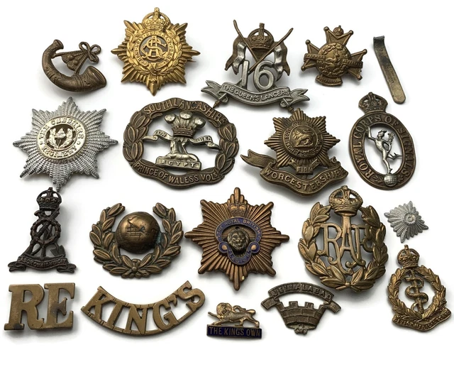 ORIGINAL WW1 WW2 British Army Cap, Collar Badges Shoulder Titles Group ...