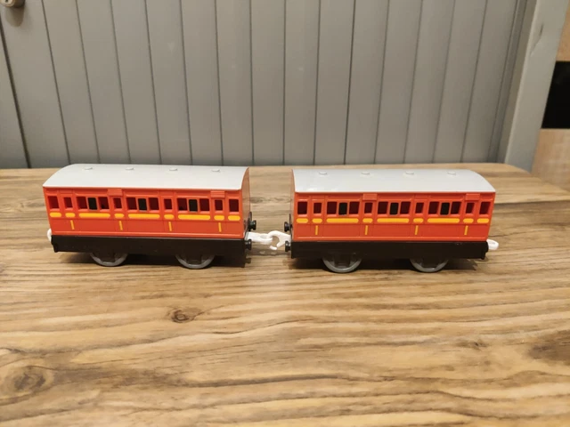 THOMAS THE TANK ENGINE & FRIENDS TRACKMASTER RED/YELLOW COACH CARRIAGES ...