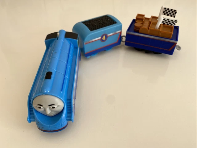 TRACKMASTER REVOLUTION THOMAS the tank engine battery train shooting ...