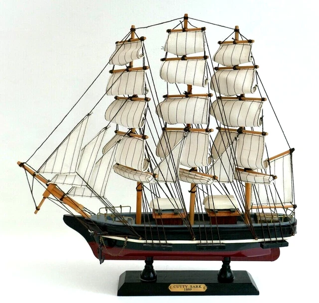 WOODEN MODEL CUTTY SARK TEA CLIPPER SHIP ON DISPLAY PLINTH 32cm £19.99 ...