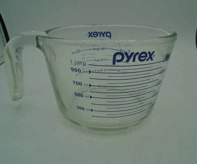 VINTAGE PYREX 4 Cup Measuring Cup Pour Spout Blue Letters Corning USA ...