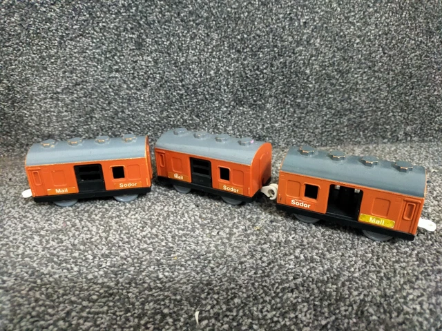 TOMY TRACKMASTER THOMAS the tank engine 3 x sodor mail trucks £7.99 ...