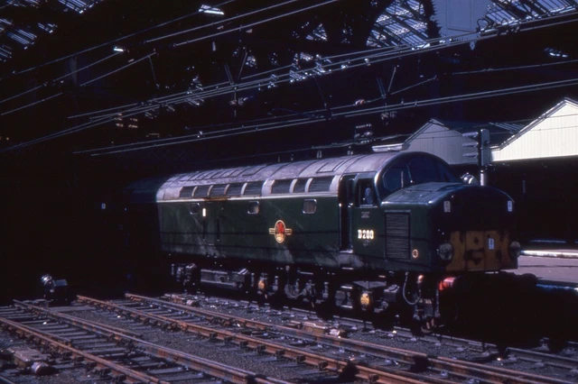 35MM RAILWAY SLIDE: COLOUR-RAIL: DE 889: CLASS 40: D200 £2.00 - PicClick UK