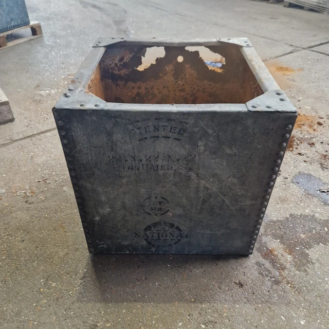 VINTAGE GALVANISED WATER tank Riveted, Upcycle Garden Planter ...