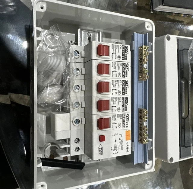 4 WAY CONSUMER Unit fuse box 4 MCB Circuit Breakers Isolator Shed ...