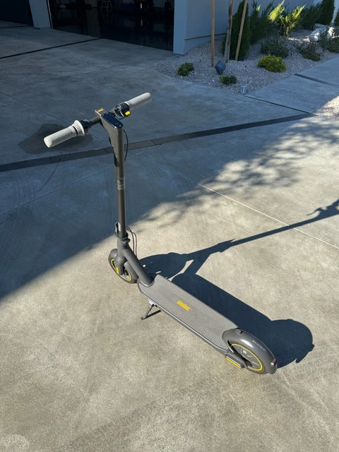 SEGWAY NINEBOT MAX G30P Foldable Electric Scooter - 40 Mile Long Range ...
