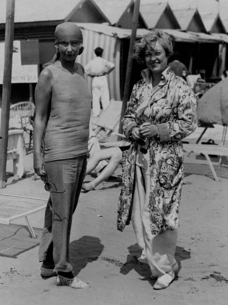 BRITISH BARONESS MODEL Olga de Meyer posing beach Venice Lido Amer- Old ...