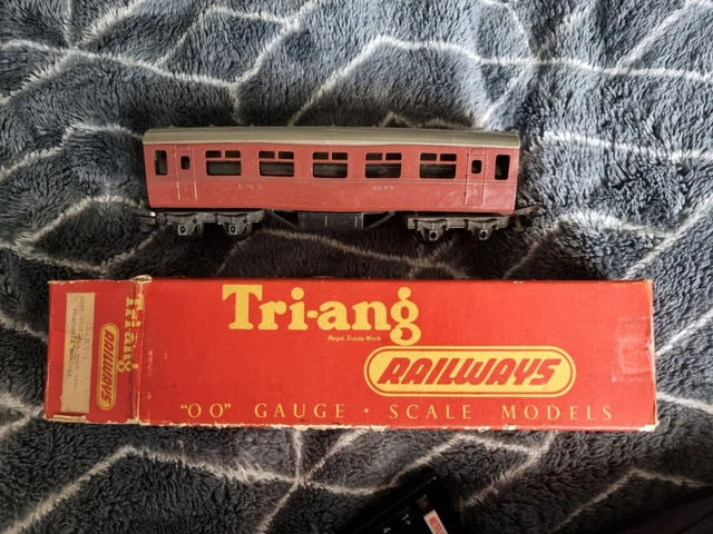 VINTAGE OO TRIANG Model Railway LMS 7573 Train 1st Class Passenger ...