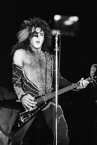 SINGER GUITARIST PAUL Stanley Of Kiss Performs 1976 Old Photo 1 $9.00 ...