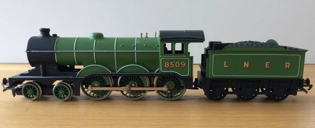 OO HORNBY R866 LNER green class B12 tender loco No.8509 £30.00 ...