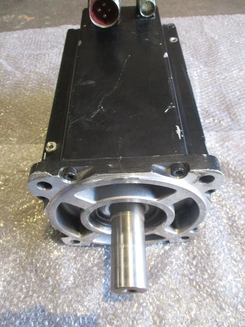 ALLEN BRADLEY MPM-B2153F-MJ72AA Kinetix AC Servomotor 480VAC 7,2kW 9 PS ...