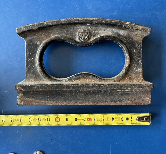 OUTIL ANCIEN FER en métal pour marche escalier Camion Frères maçon ...