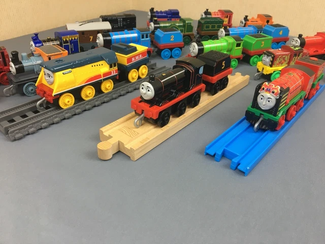 THOMAS THE TANK Engine Die Cast Push Along Engines with Free Postage £ ...