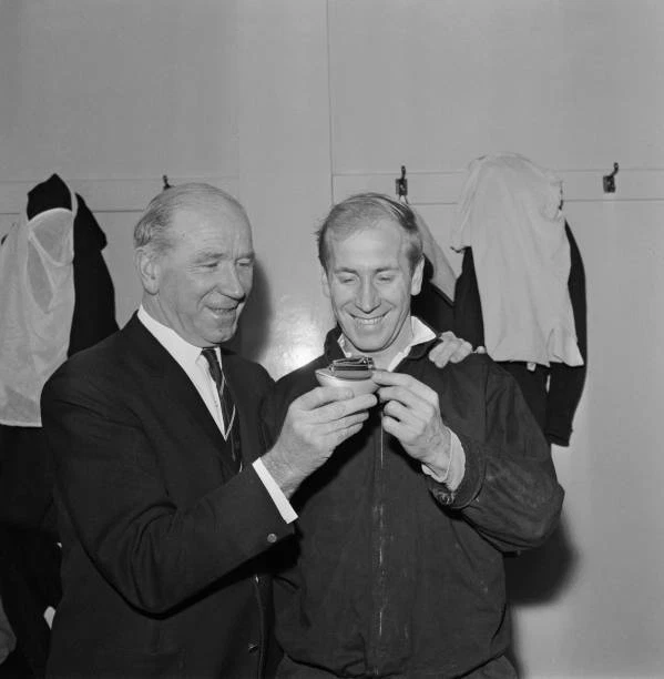 ENGLISH FOOTBALLER BOBBY Charlton receives cigarette lighter 1960s OLD ... ENGLISH FOOTBALLER BOBBY Charlton receives cigarette lighter 1960s OLD ...