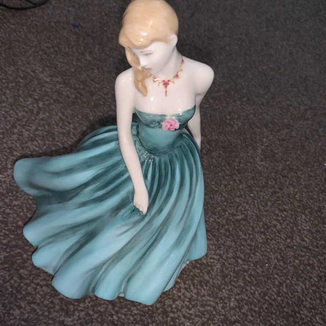 ROYAL DOULTON FIGURINE Sarah HN3978 Figure Of The Year 2002 Pretty ...