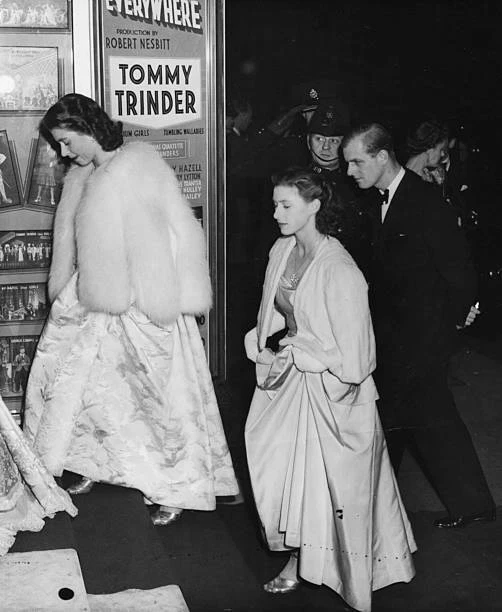 PRINCESS ELIZABETH HER Sister Princess Margaret 1947 OLD PHOTO $9.00 ...