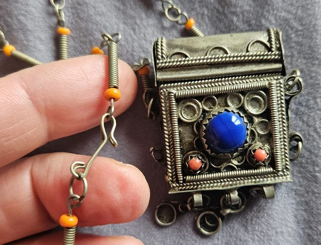 COLLIER PENDENTIF BOÎTE - Berbère Kabyle maillechort perles et cabochon ...