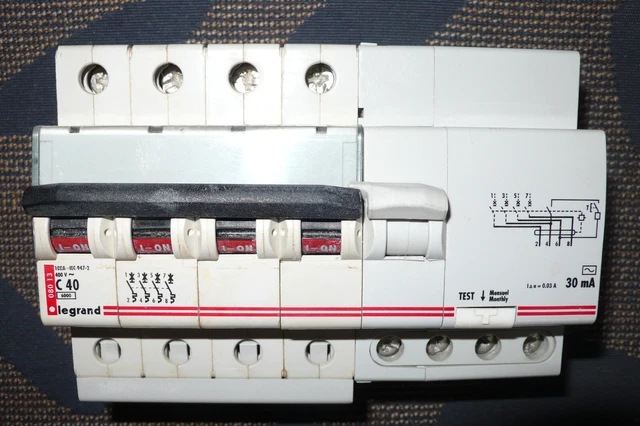 DISJONCTEUR DIFFERENTIEL 4POLES 40A 30mA COURBE C LEGRAND TYPE AC TETRA 40AMPERE EUR 59,00 ...