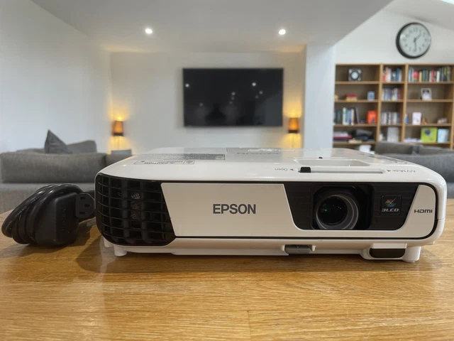 EPSON EB-X31 HOME Cinema Projector 3,200 Lumens HDMI VGA 248 Hours Used ...