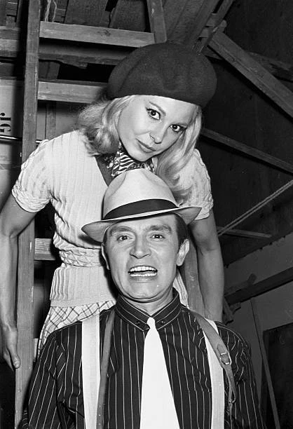 SPANISH ACTORS & TV presenters Laura Valenzuela & Tony Leblanc 1968 OLD ...