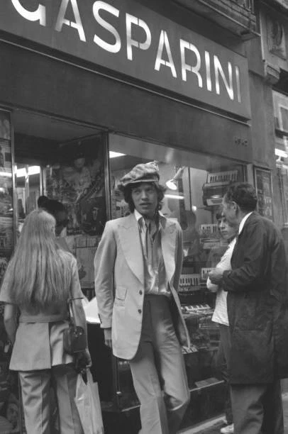 SINGER MICK JAGGER Wearing A Suit And A Cap Leaning On A Mus - 1971 ...