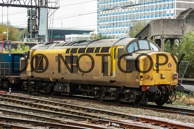UK DIESEL TRAIN Railway Photograph Of Class 37 97303 Loco. Rm37-2005 £1 ...