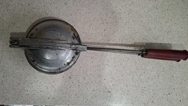 VINTAGE ROUND JAFFLE Iron Toasted Sandwich Maker Camping Caravan $44.00 ...