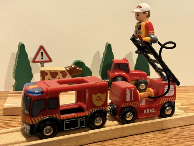 BRIO FIREFIGHTER (FIRE engine, ladder, firefighter) 🚒🔥 Lights/ Sound £1 ...