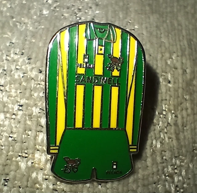 VINTAGE FOOTBALL PIN Badge West Bromwich Albion WBA Sandwell Shirt £6. ...