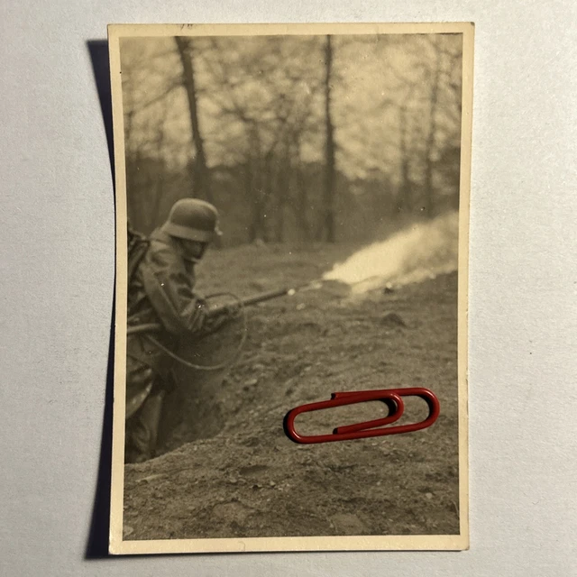 NR 3 FLAMMENWERFER Flamethrower Stahlhelm Soldat Front 10x7 Original ...