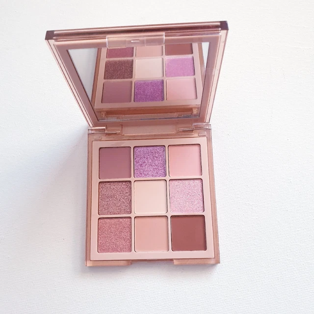 HUDA BEAUTY LIGHT Nuda Obsessions tavolozza ombretti 9 pezzi LEGGI INFO ...