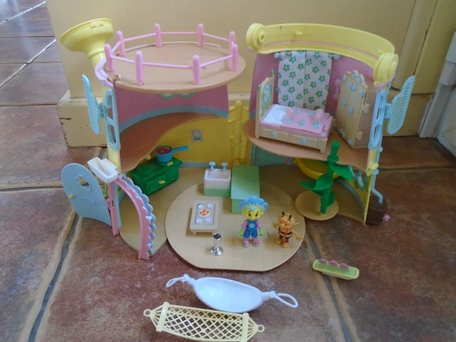 FIFI AND THE Flowertots Forget Me Not Cottage Watering Can Playset Doll ...