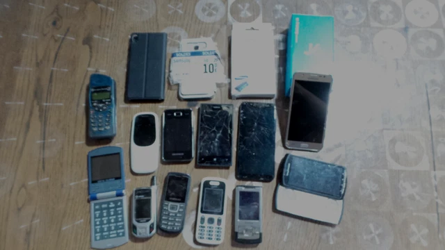 LOT DE TELEPHONES portables HS pour pieces + 3 housses EUR 25,00 - PicClick FR