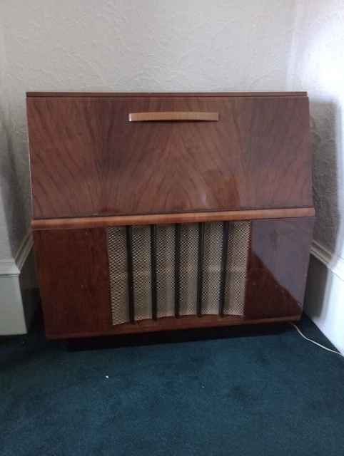 MID 1950S REGENTONE valve radiogram - needs some repair or for ...