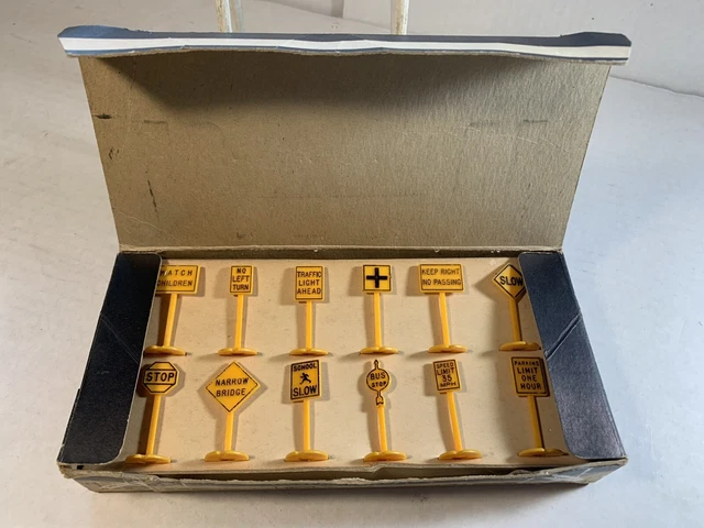 VINTAGE O SCALE Railroad road signs w/original Box Unused Condition £11 ...