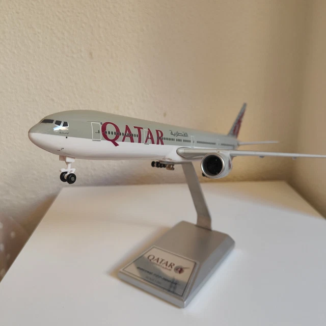 QATAR BOEING 777-300ER Model Plane Retro Livery 1/200 EUR 41,52 ...