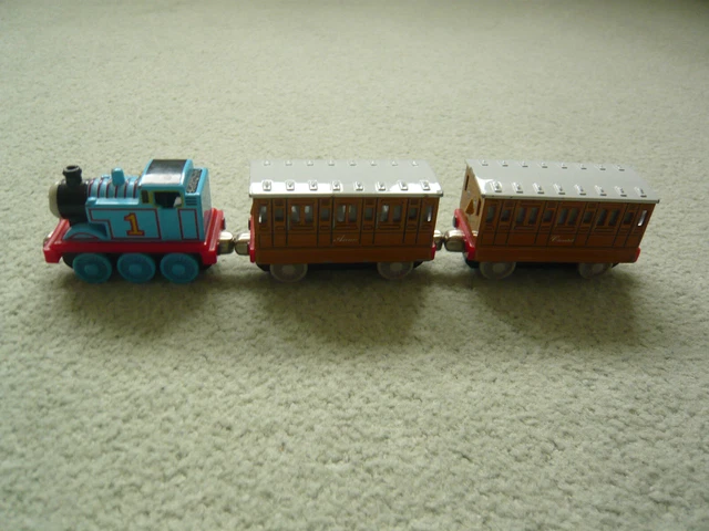 THOMAS & FRIENDS Die Cast Take Along Thomas the Tank Engine, Annie ...