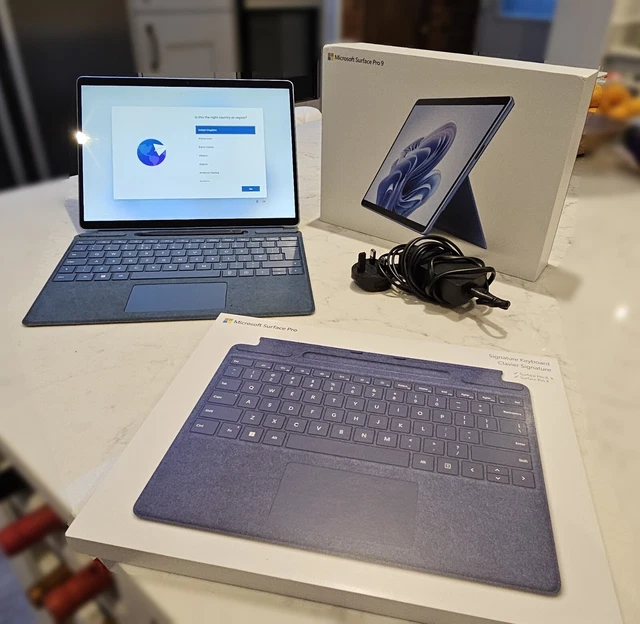 MICROSOFT SURFACE PRO 9 & Keyboard Case 13" (256GB,Intel Core i5, 3 ...