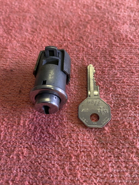 GENUINE HOLDEN GLOVEBOX Lock & New Key. Suit Fe Fc Fb Ek Ej Eh Hd Hr Ht ...