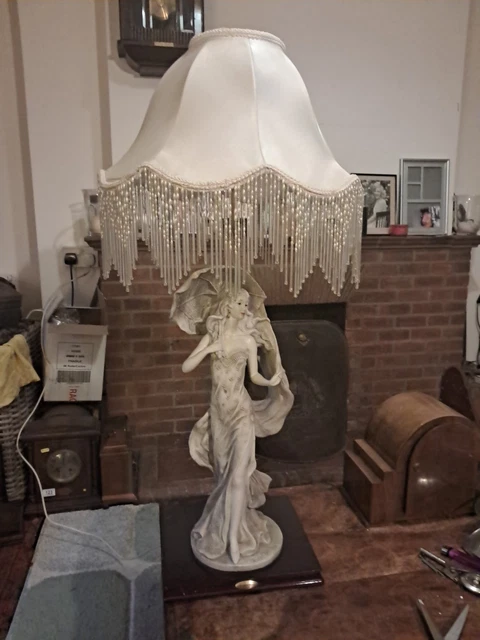 VINTAGE WIDDOP BINGHAM The Juliana Collection Lamp Lady Holding ...